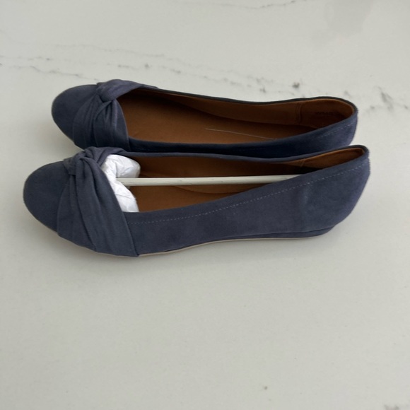 Report | Shoes | Brand New Navy Blue Report Flats With Burnt Orange ...